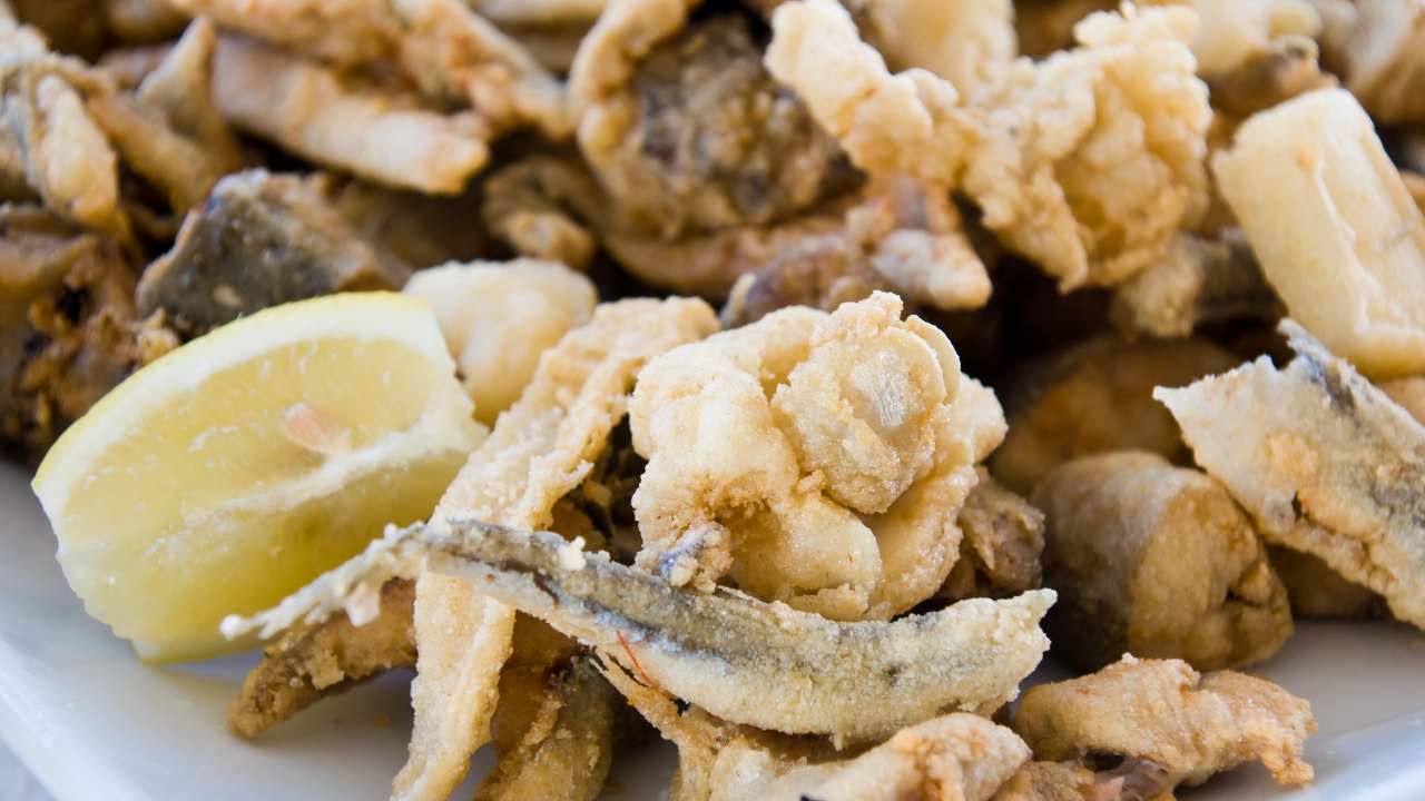 Pesce fritto, non va assolutamente congelato: cosa si rischia
